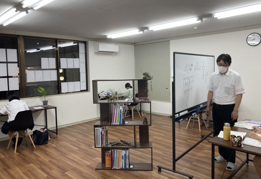 当塾について 広々としたスペースで自由に勉強 | 富士市の学習塾「STUDY BASE」